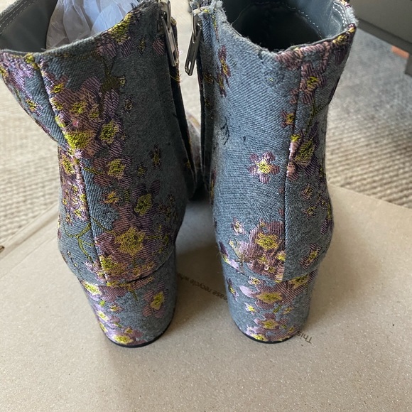 Zigi Soho | Shoes | New Gray With Flower Block Heal Boots Size 9 | Poshmark